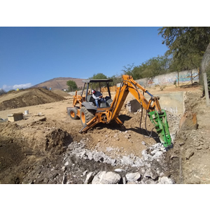 Renta de Retroexcavadora con Martillo en Oaxaca